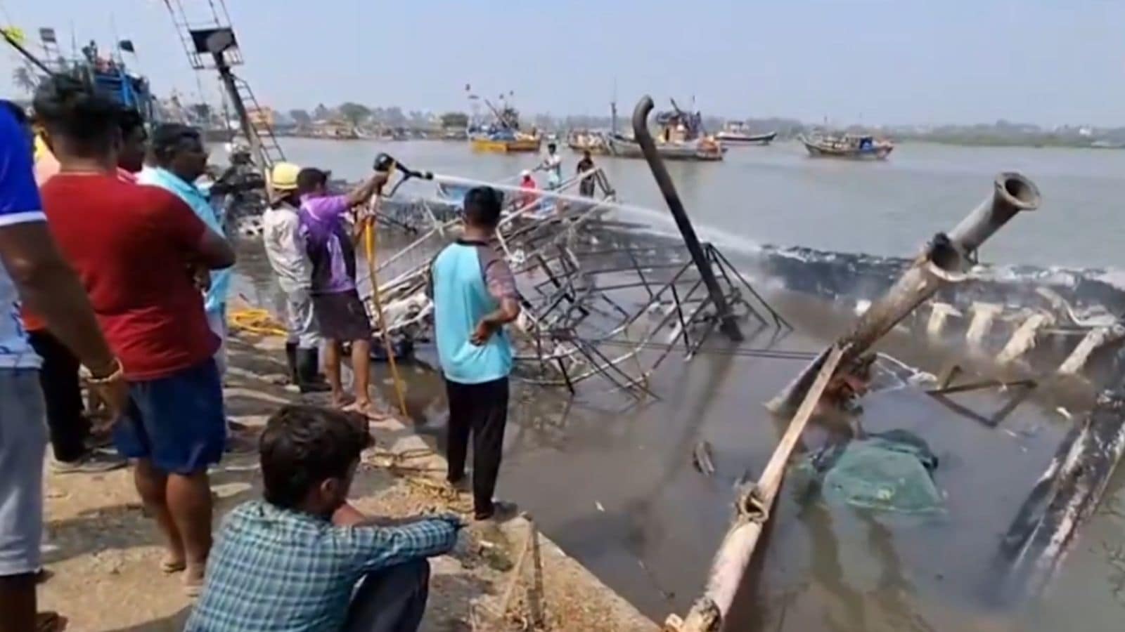 Mumbai News Highlights: 18 rescued after fire breaks out on fishing ...