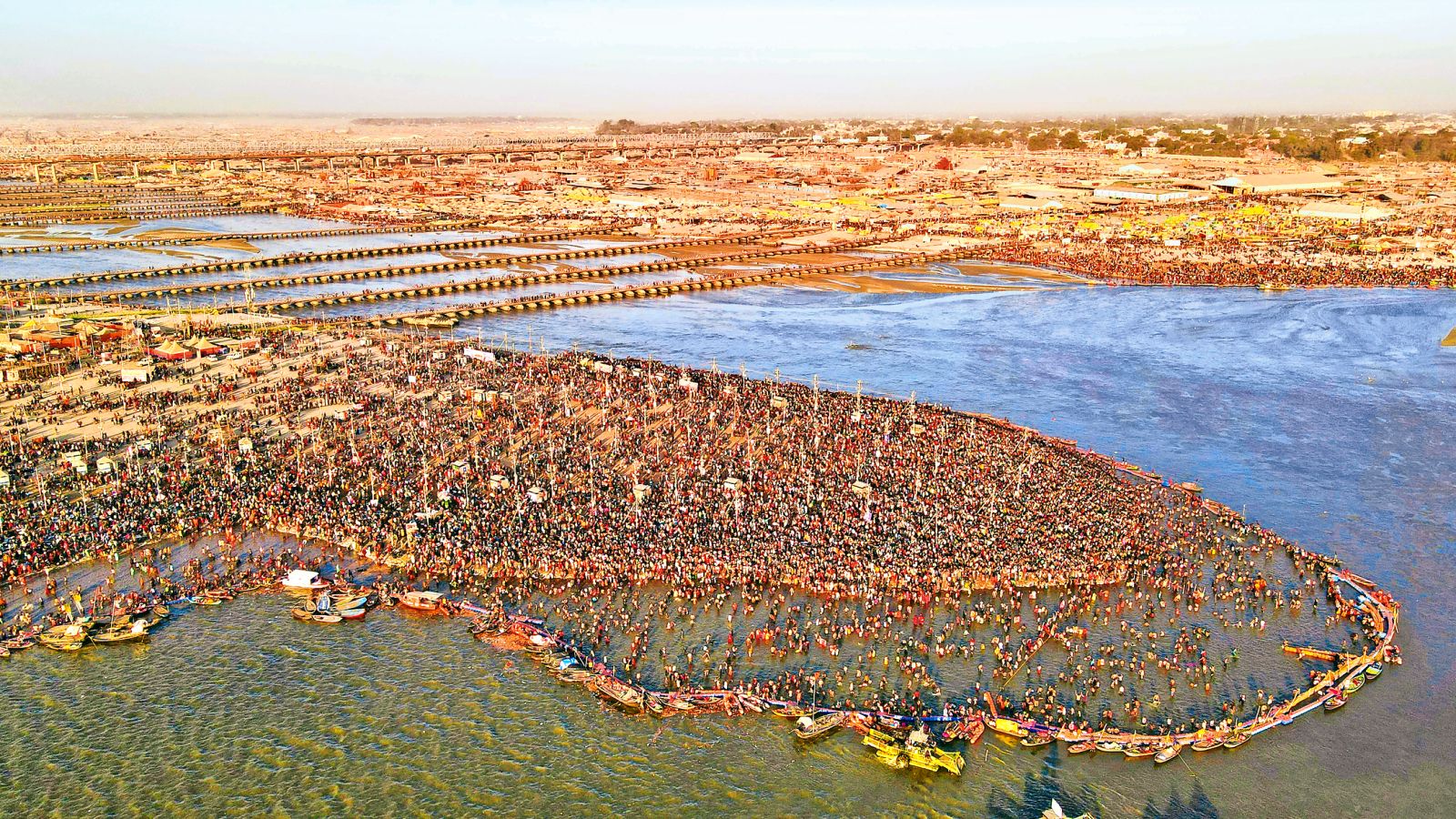 A week left, a sudden surge in footfall at Kumbh | Lucknow News - The ...