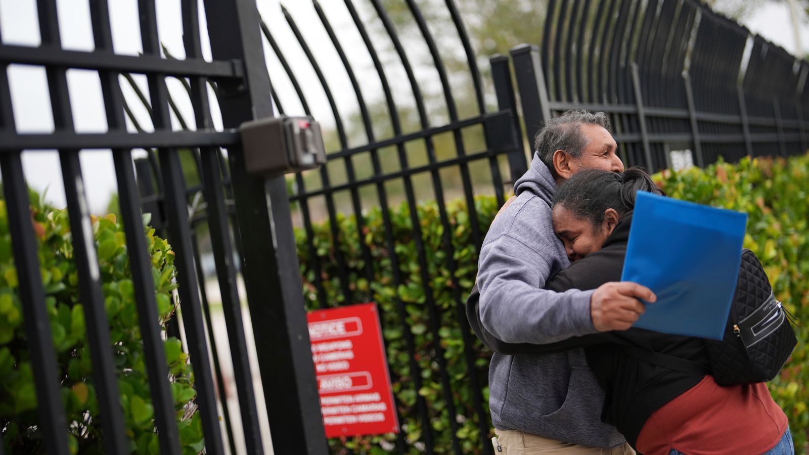 Trump ends deportation protections for 300,000 Venezuelans in the US ...