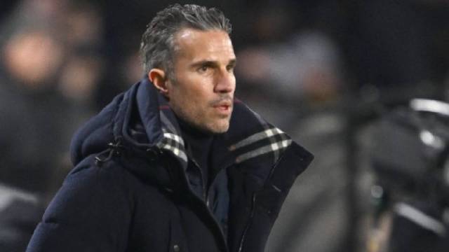 ‘I think this is really scandalous’: Heerenveen manager Robin Van ...