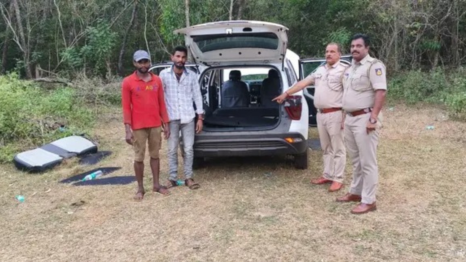Abandoned car with Rs 1.15 crore in it exposes multi-crore robbery ...