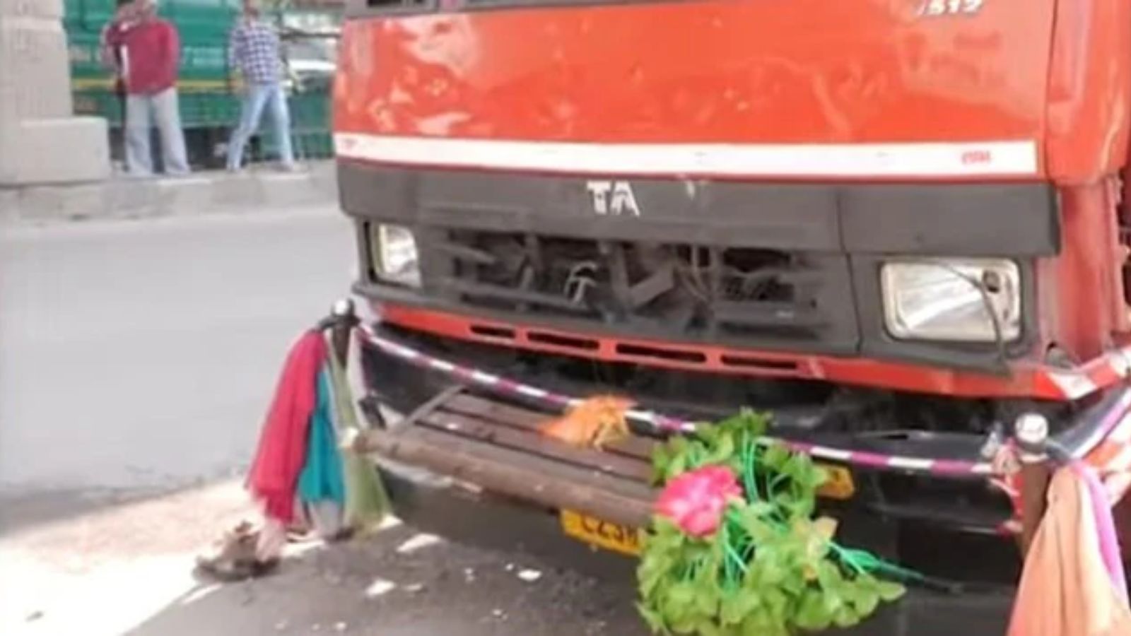 Gujarat: 5 killed as truck ploughs into bus in bid to overtake another ...