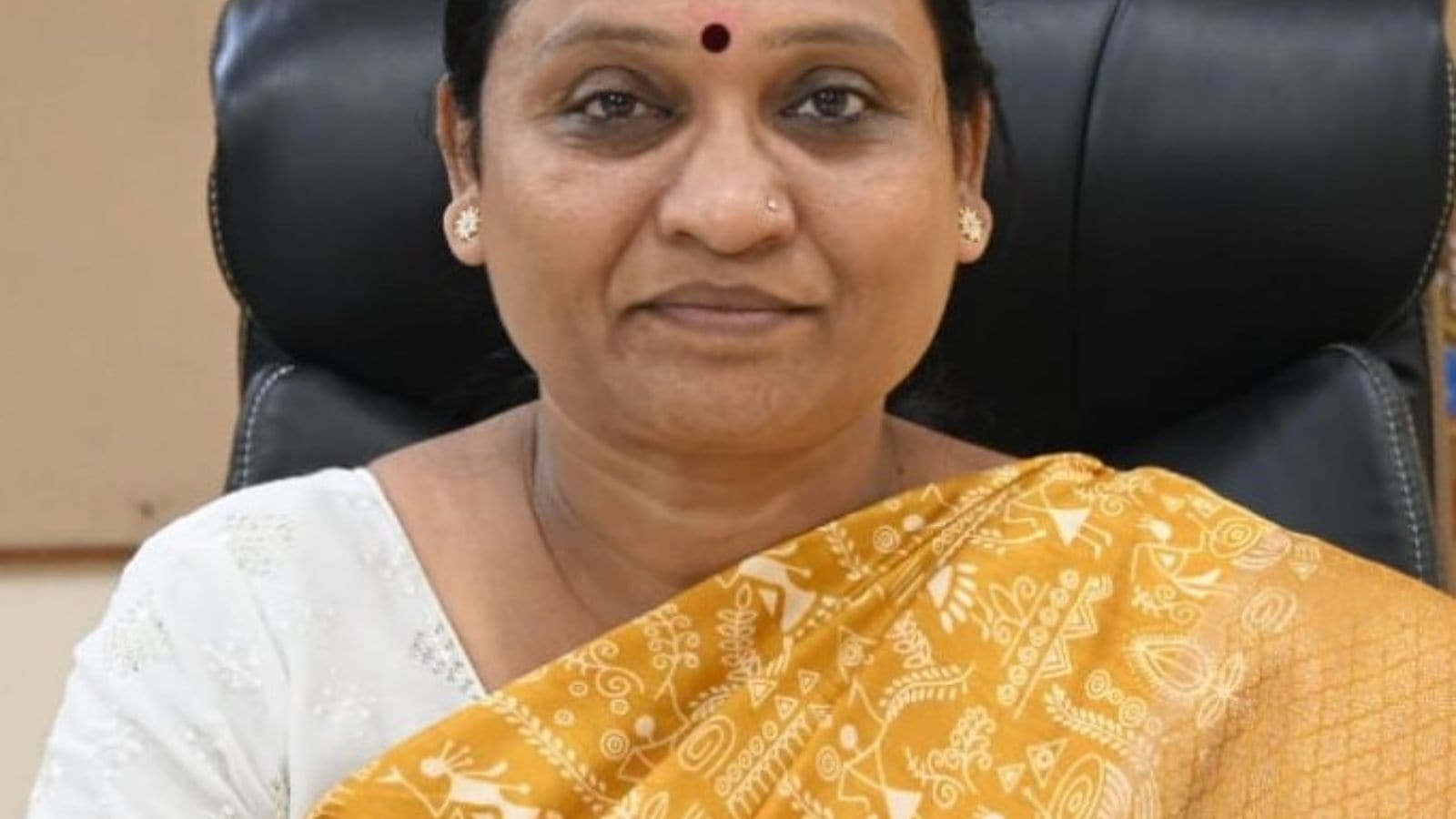 Rajkot Mayor uses official vehicle on Maha Kumbh trip, Cong hits out ...