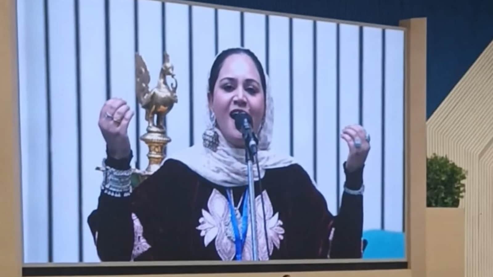 Kashmiri singer Shameema Akhtar floors crowd at Marathi Sahitya ...