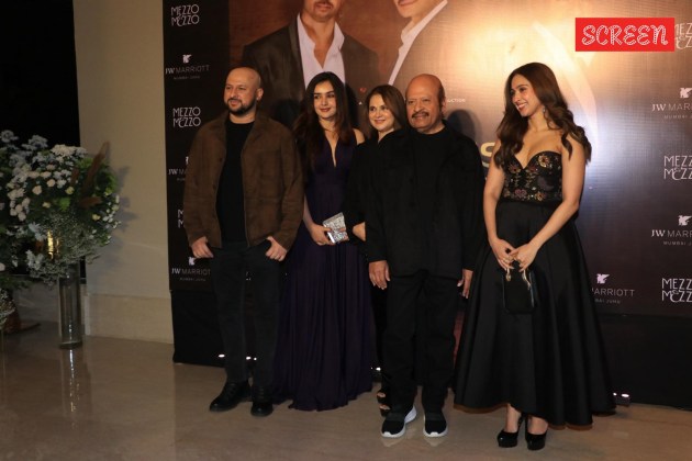 The Roshans success bash: Rekha, Ameesha Patel, Udit Narayan, and ...