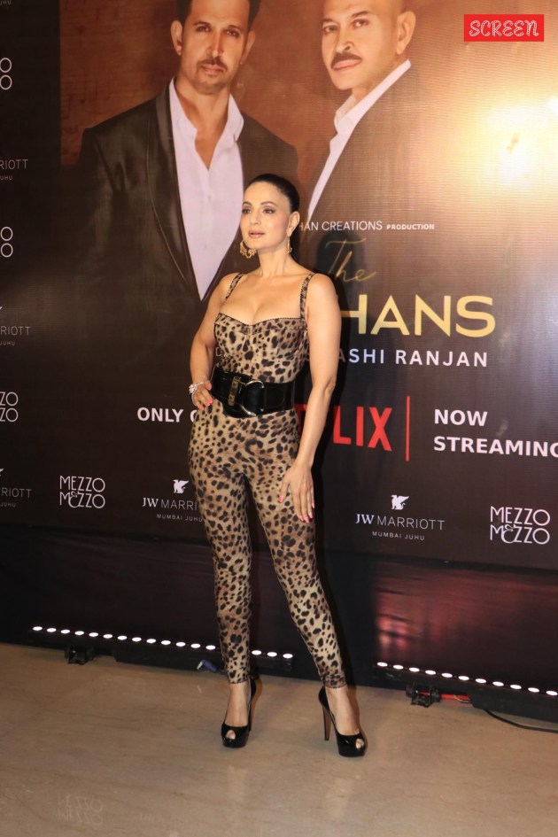 The Roshans success bash: Rekha, Ameesha Patel, Udit Narayan, and ...