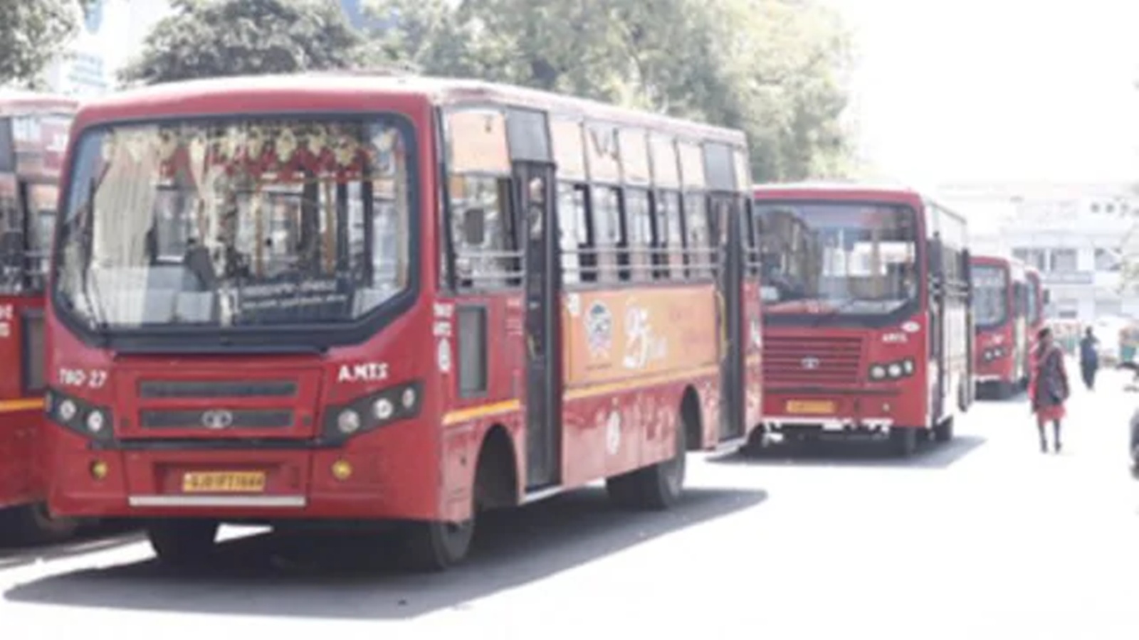One dead as car plows into AMTS bus in Ahmedabad | Ahmedabad News - The ...
