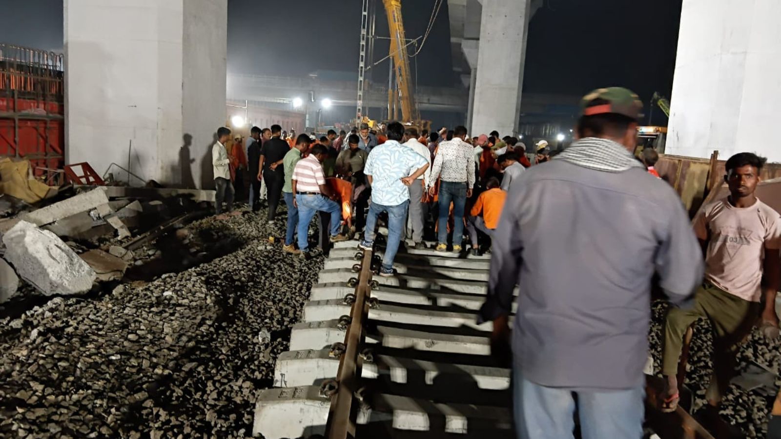 Over 200 personnel clear 35 m of rail damage, 31 hours after gantry ...