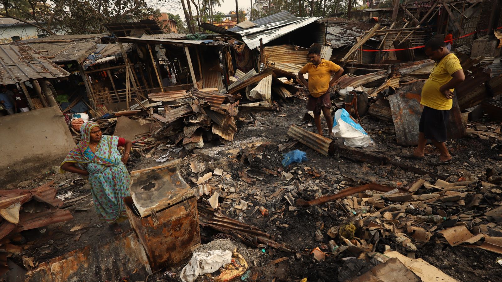 20 shops gutted in fire at Kolkata slum | Kolkata News - The Indian Express