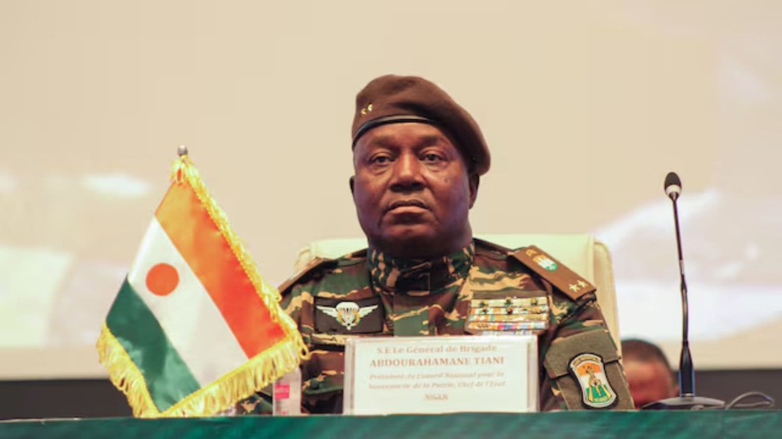 Niger’s junta leader is sworn in as president for a 5-year transition ...