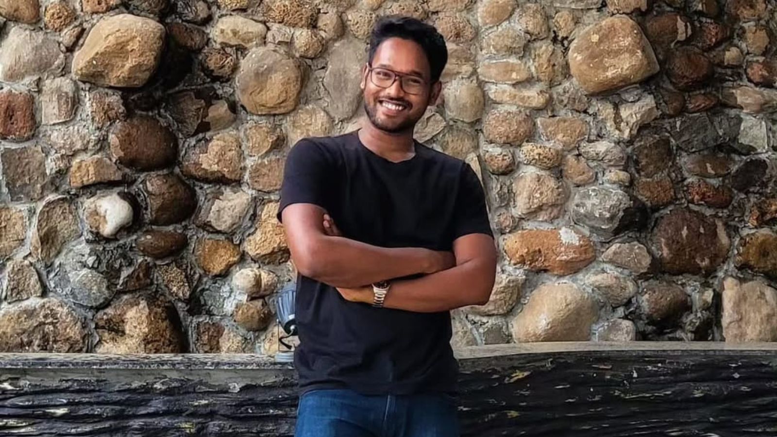 ‘Travel buff, adventurer’: Hundreds gather to mourn 26-year-old Odisha ...