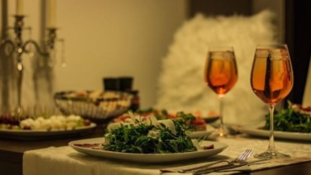 Chinese toddler urinates in restaurant glass, mother defends act ...