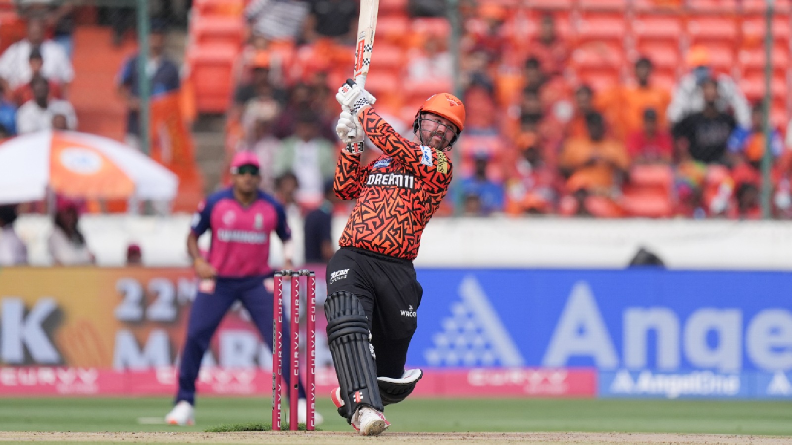 IPL 2025: SRH equal RCB record for fastest team 200 in 14.1 overs ...