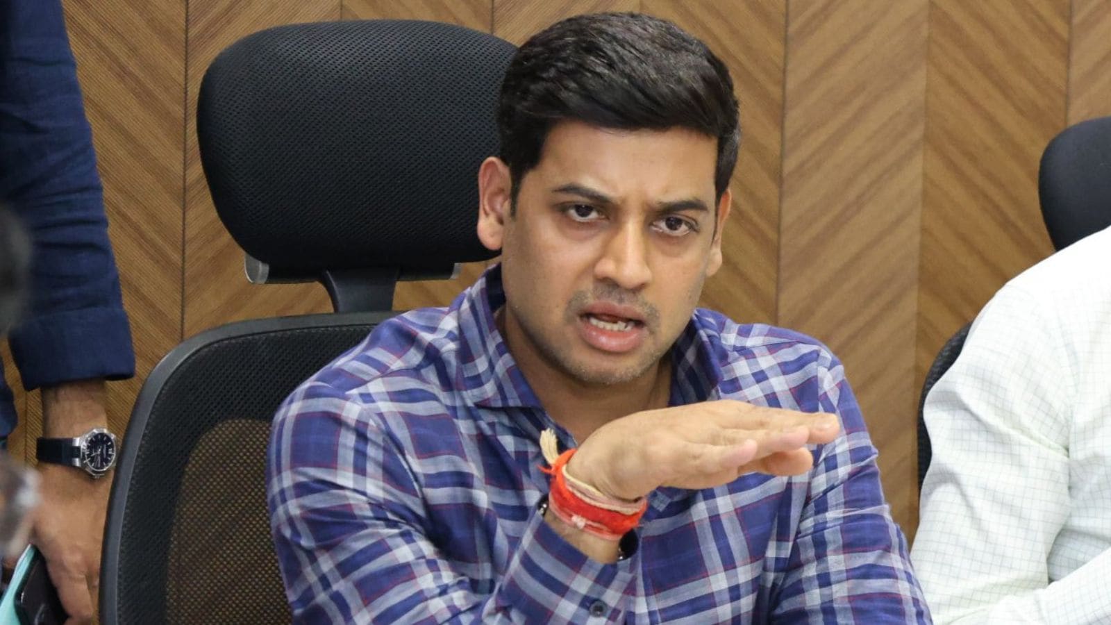 Shinde targets Sena UBT, says Marathi manoos ‘pushed out of Mumbai ...