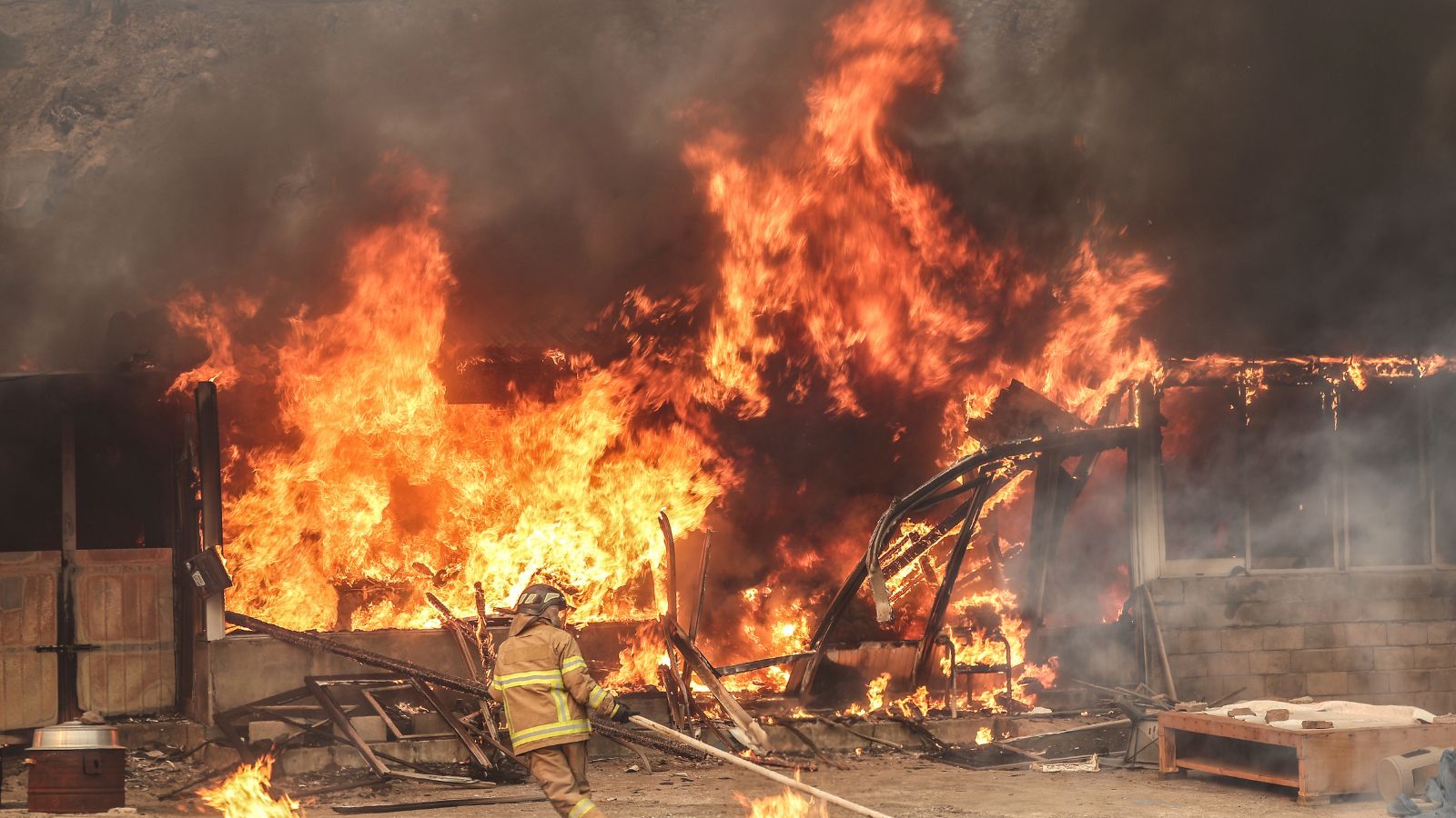 In photos: South Korea struggles to contain devastating wildfires as ...