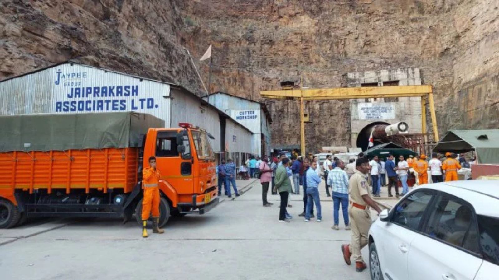 Kerala Police Cadaver dogs join tunnel collapse rescue ops in Telangana ...