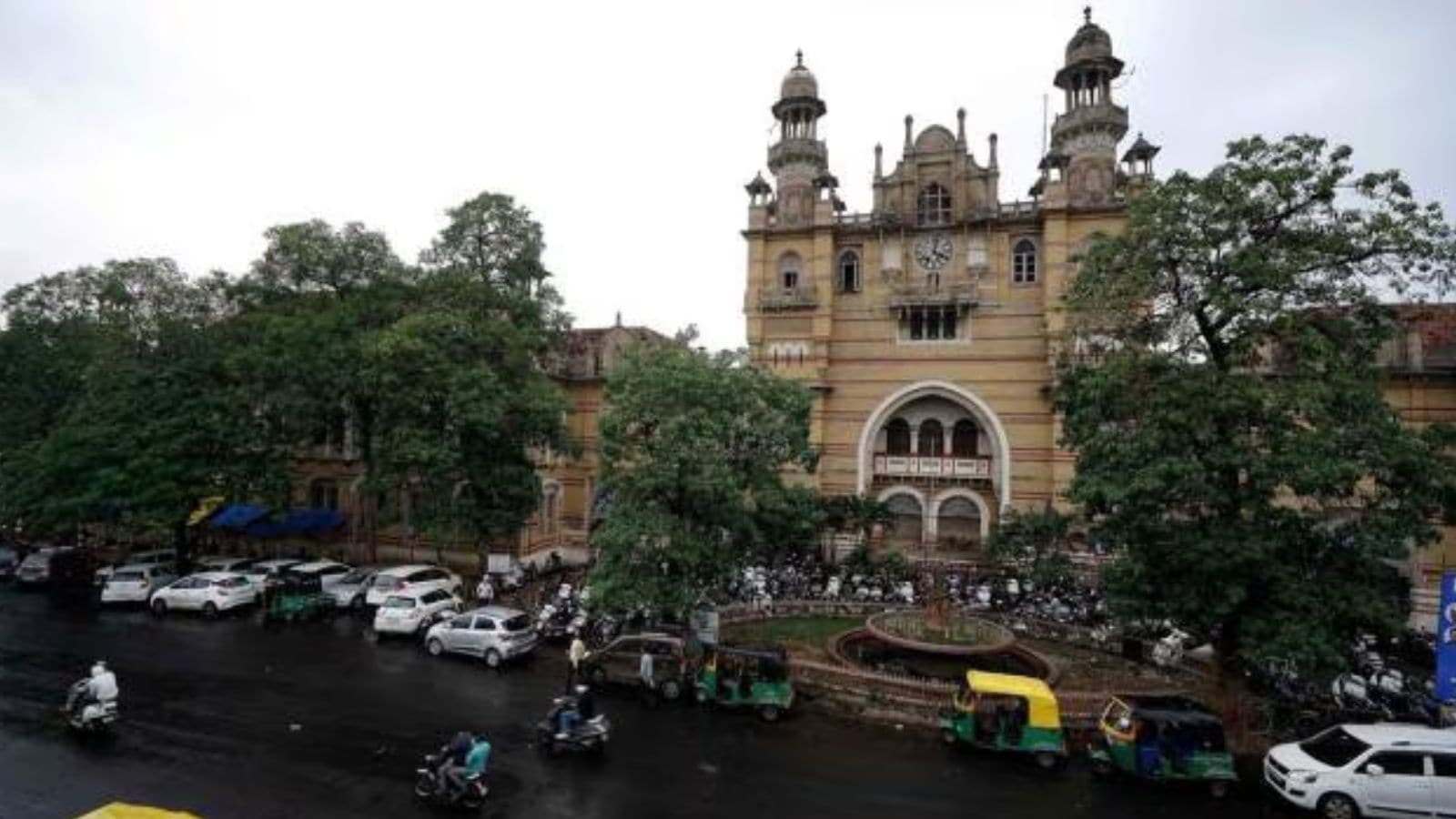 Vishwamitri project: Rights panel sends notices to VMC, Gujarat ...