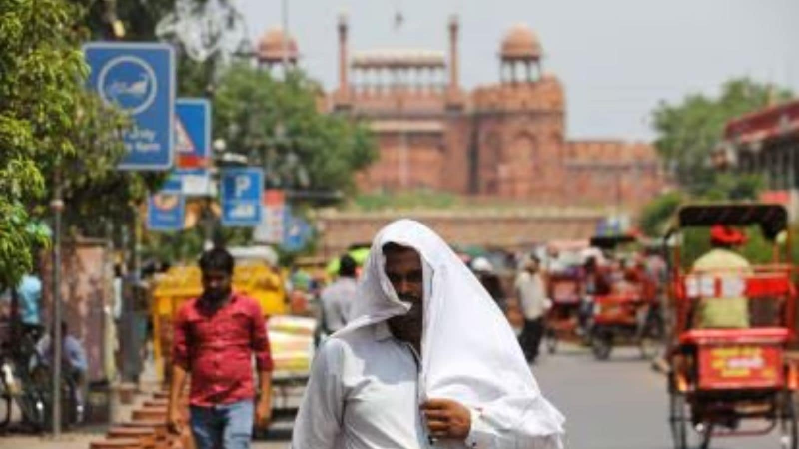 Delhi News Live Updates: Temperature drops in national capital, AQI at ...