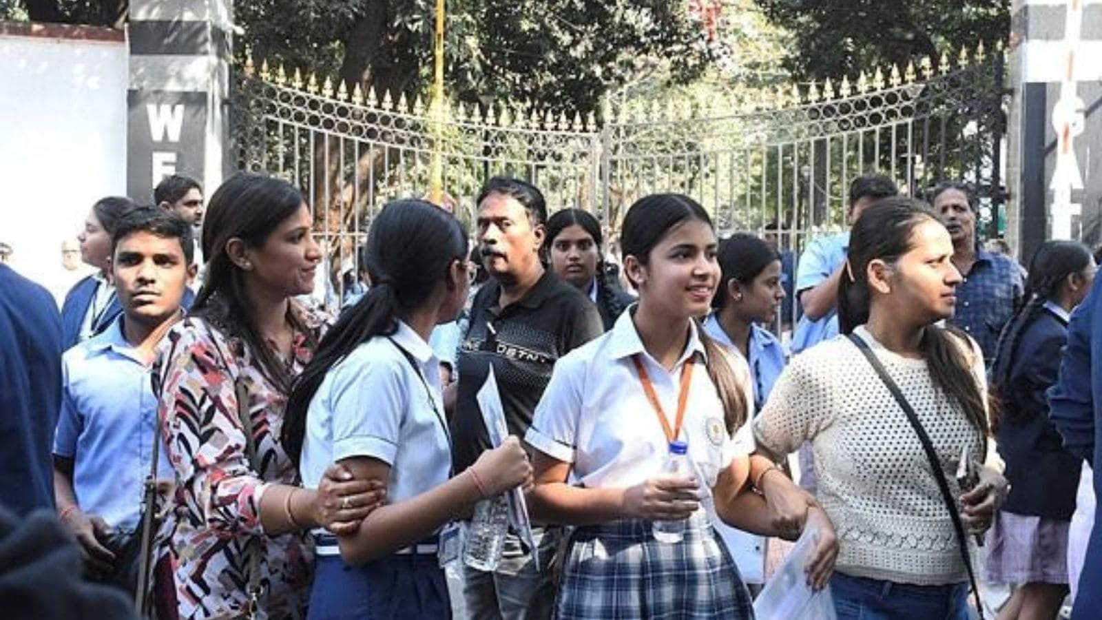 TS SSC Hall Tickets 2025: Telangana BSE TS 10th Hall Ticket Steps to ...