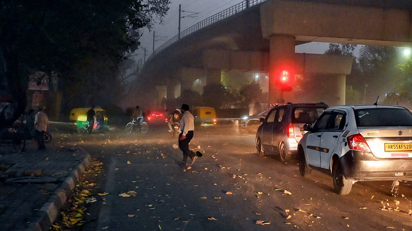Delhi-NCR Weather Update: 3 injured, over 15 flights diverted as massive dust storm hits Delhi ...