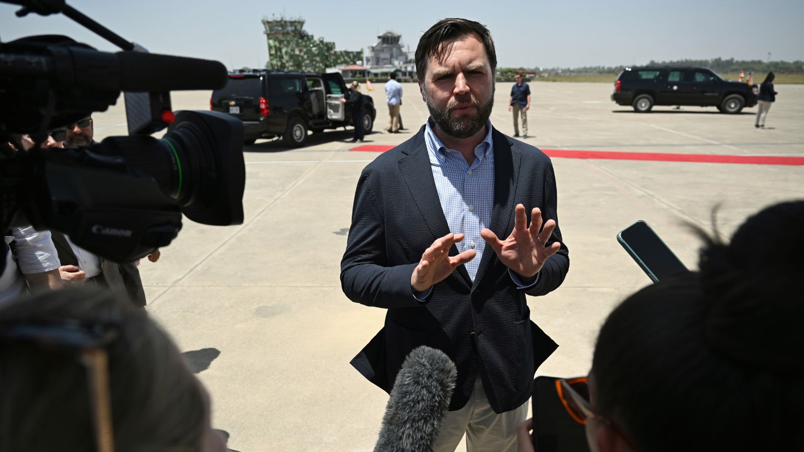 ‘Say yes or US may walk away’: JD Vance warns Ukraine on ceasefire ...