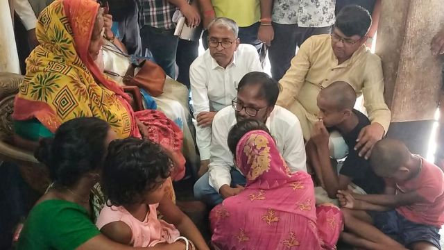 ‘Won’t accept compensation’: Family of father-son duo killed in Murshidabad violence | Kolkata ...
