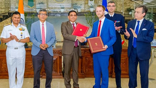 India, France sign deal for procurement of 26 Rafale-M for Navy | India ...