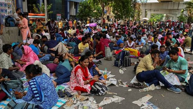 People open doors, provide food for teachers on strike in front of West ...