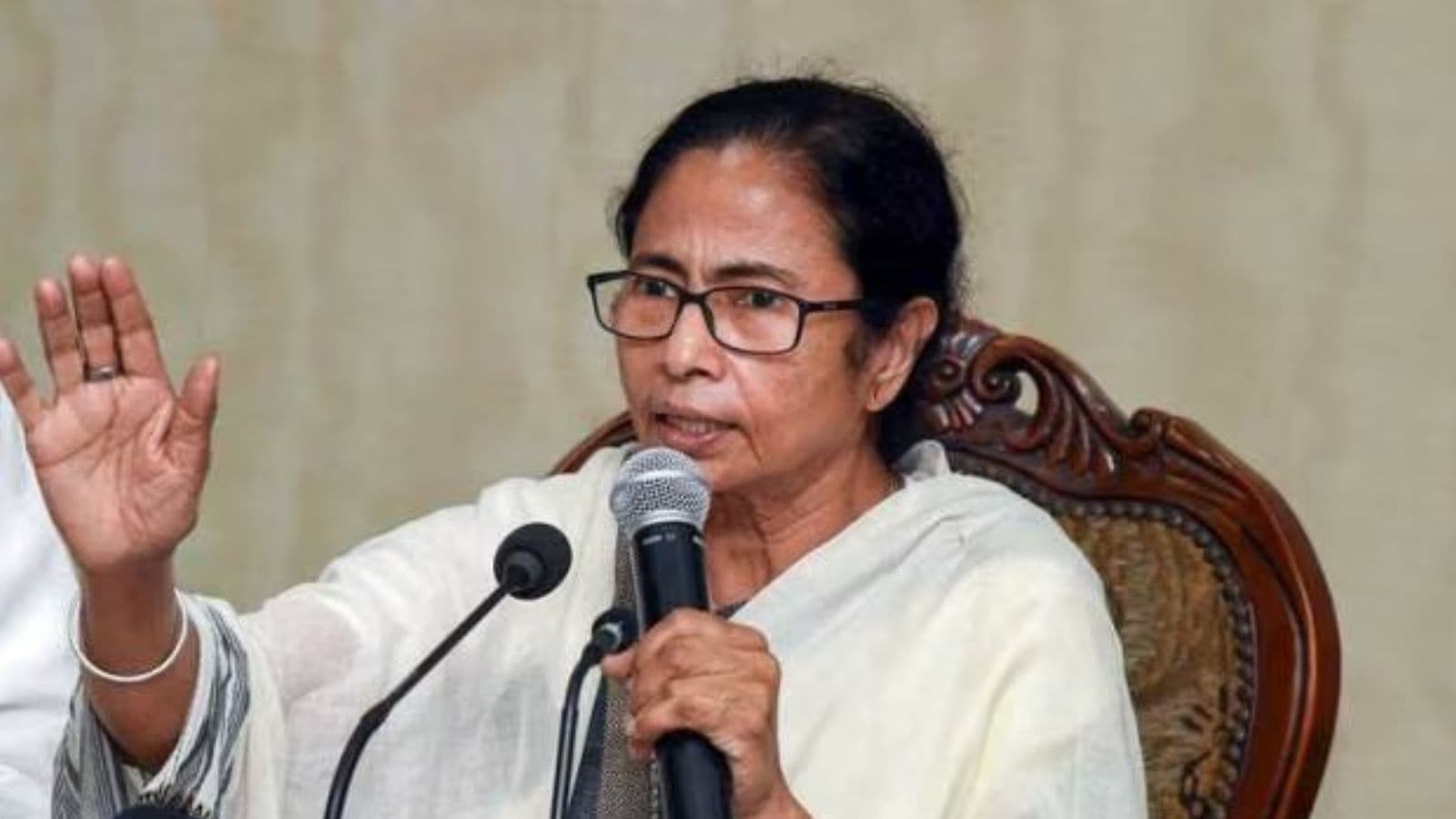 CM Mamata to meet clerics to ‘draw a roadmap’ of new Waqf law protest ...