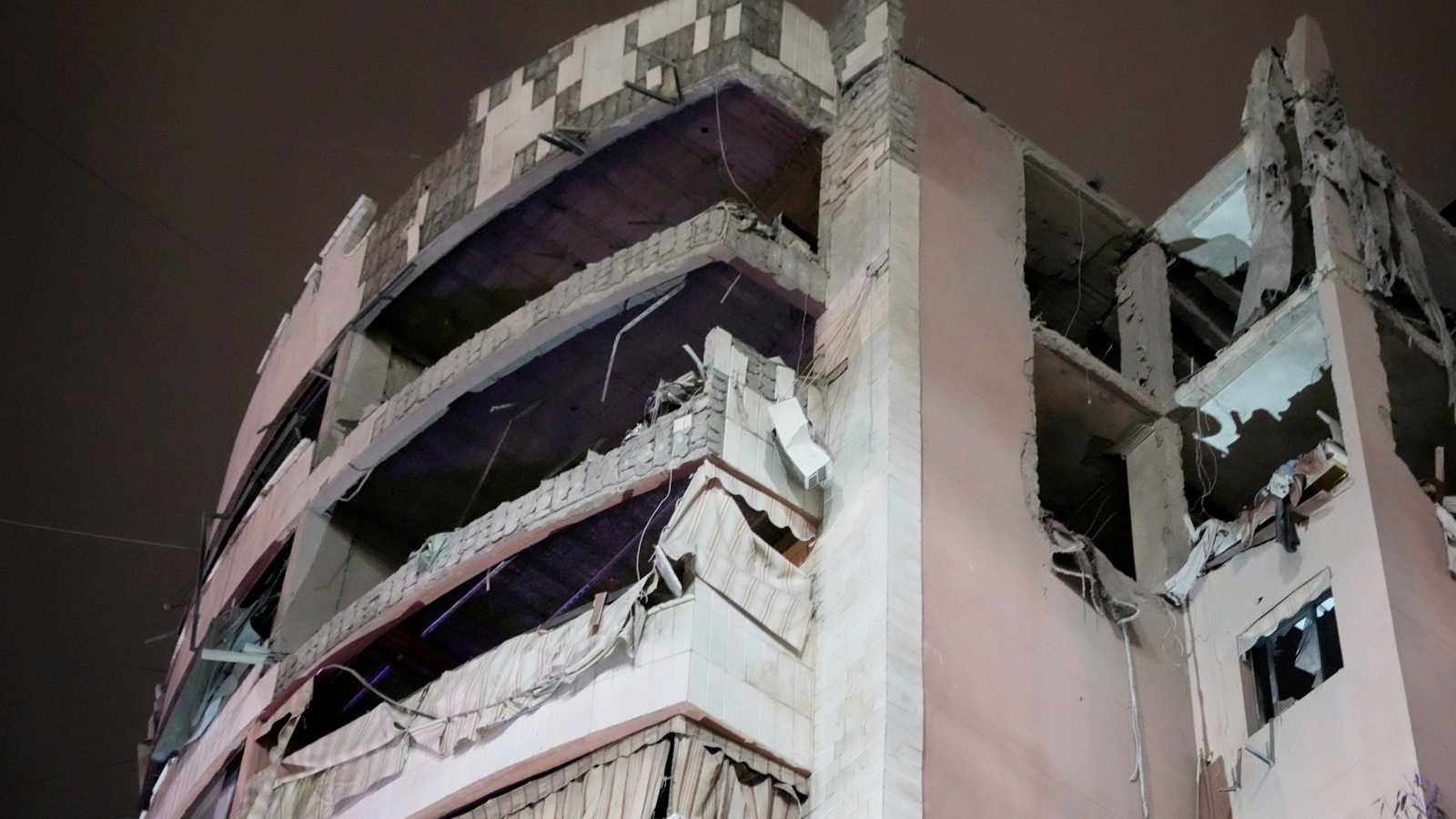 Israel strikes building in southern Beirut, killing at least 3 people | News Today News - The ...