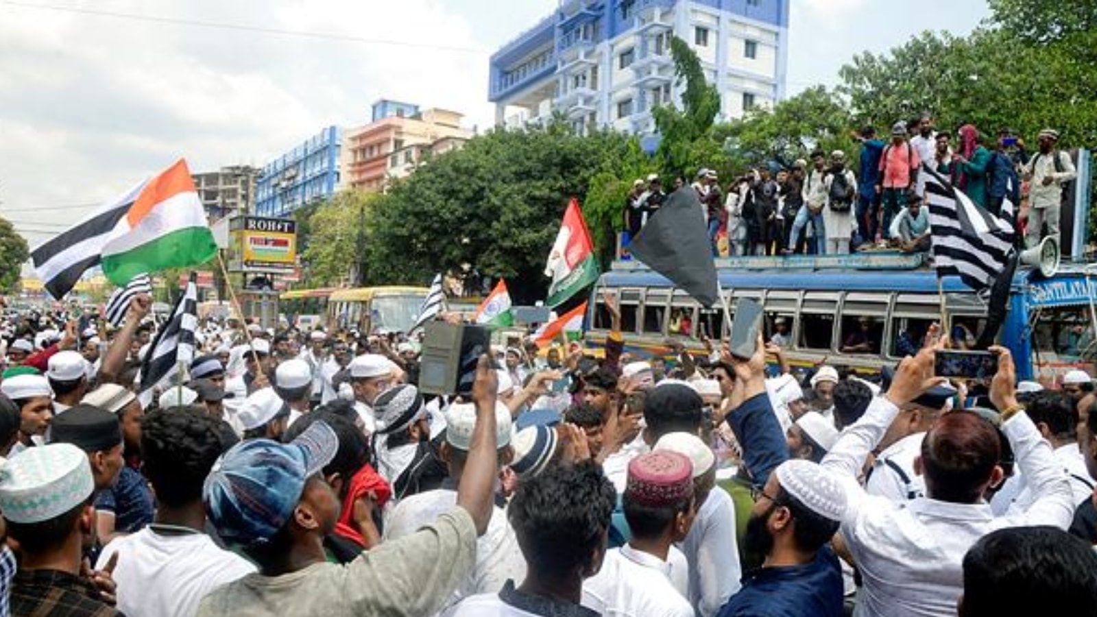 Kolkata traffic pauses for hours amidst massive rallies against school jobs loss and Waqf Act ...
