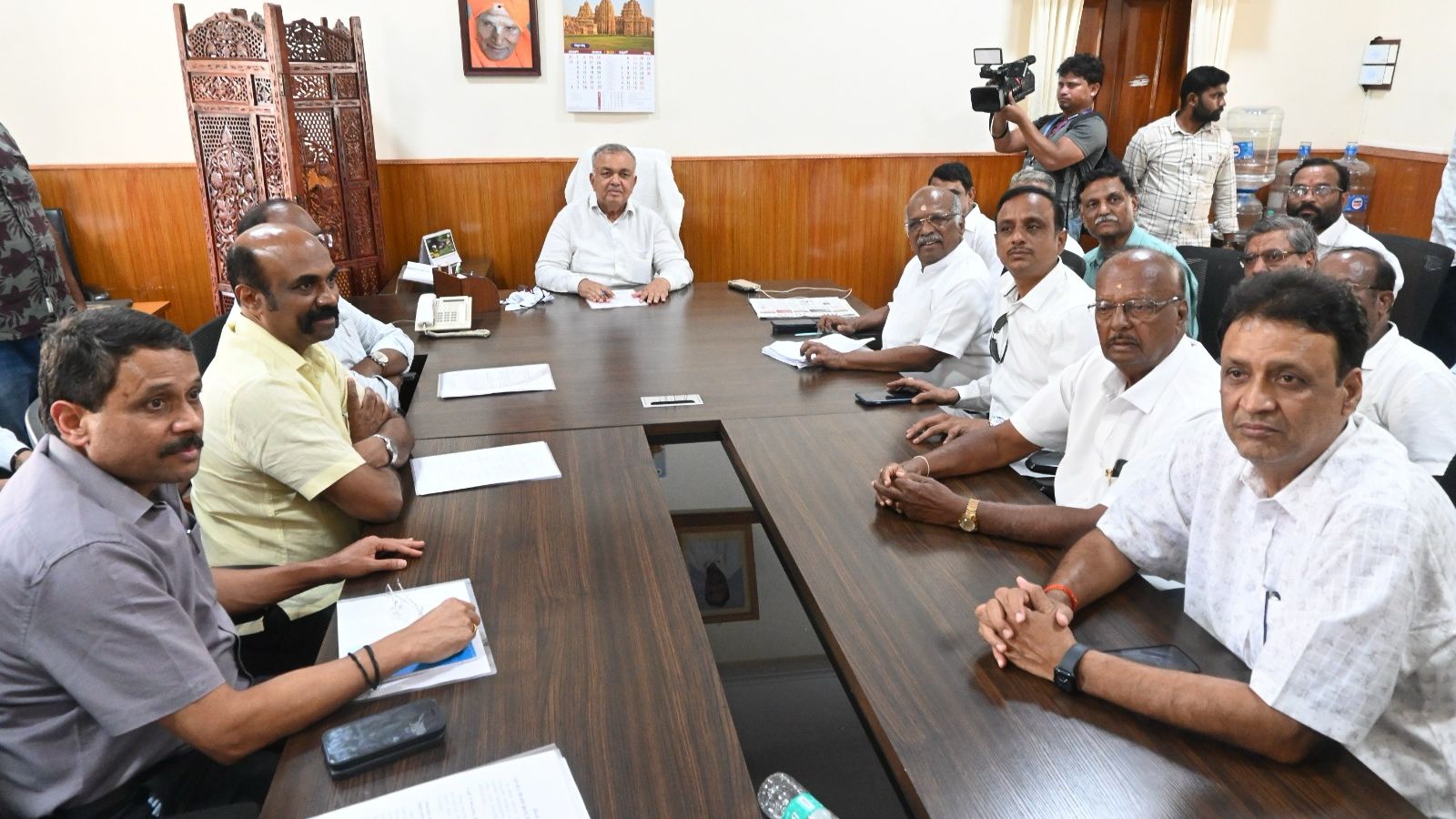 Karnataka lorry drivers and owners call off strike after government ...