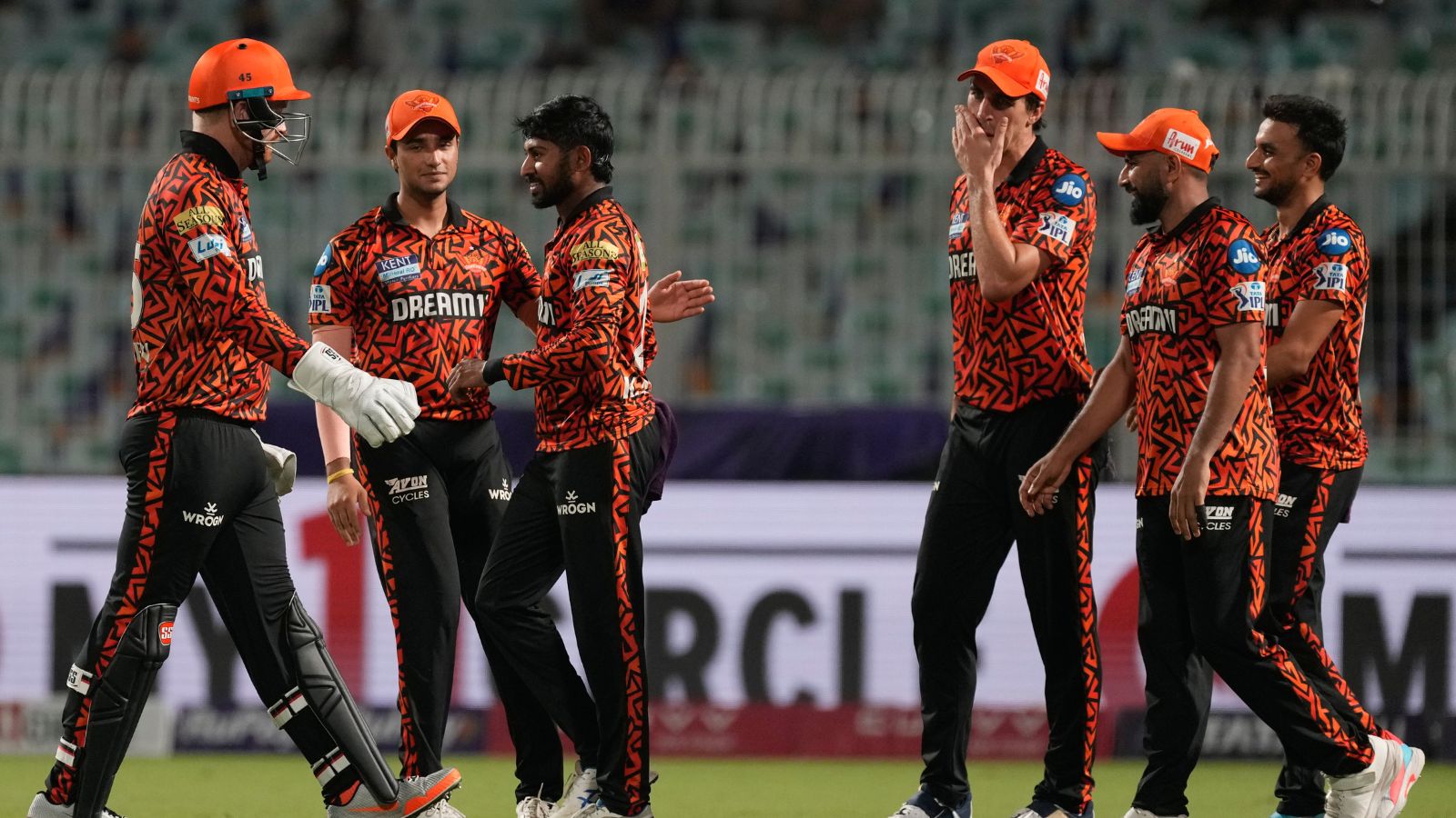 Kamindu Mendis creates history in IPL by bowling with both arms | Ipl ...