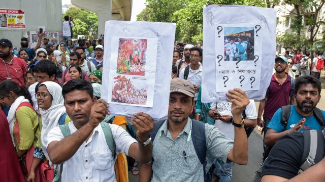 School staff who lost jobs in West Bengal head for Delhi’s Jantar ...