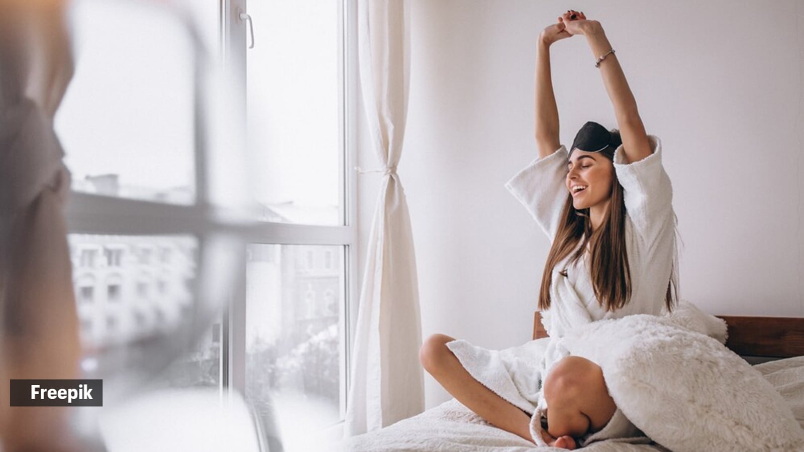 What happens to the body if you wake up without an alarm clock?