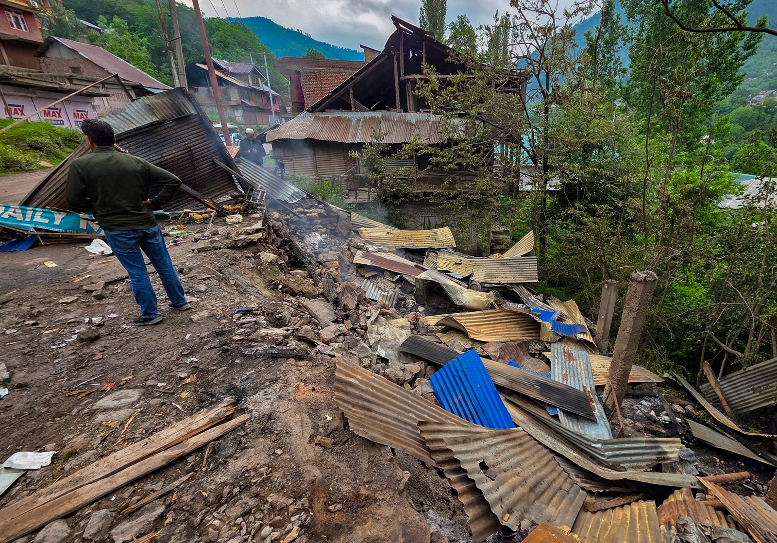 Pakistan Artillery Fire News: Woman killed, 4 injured amid intense ...