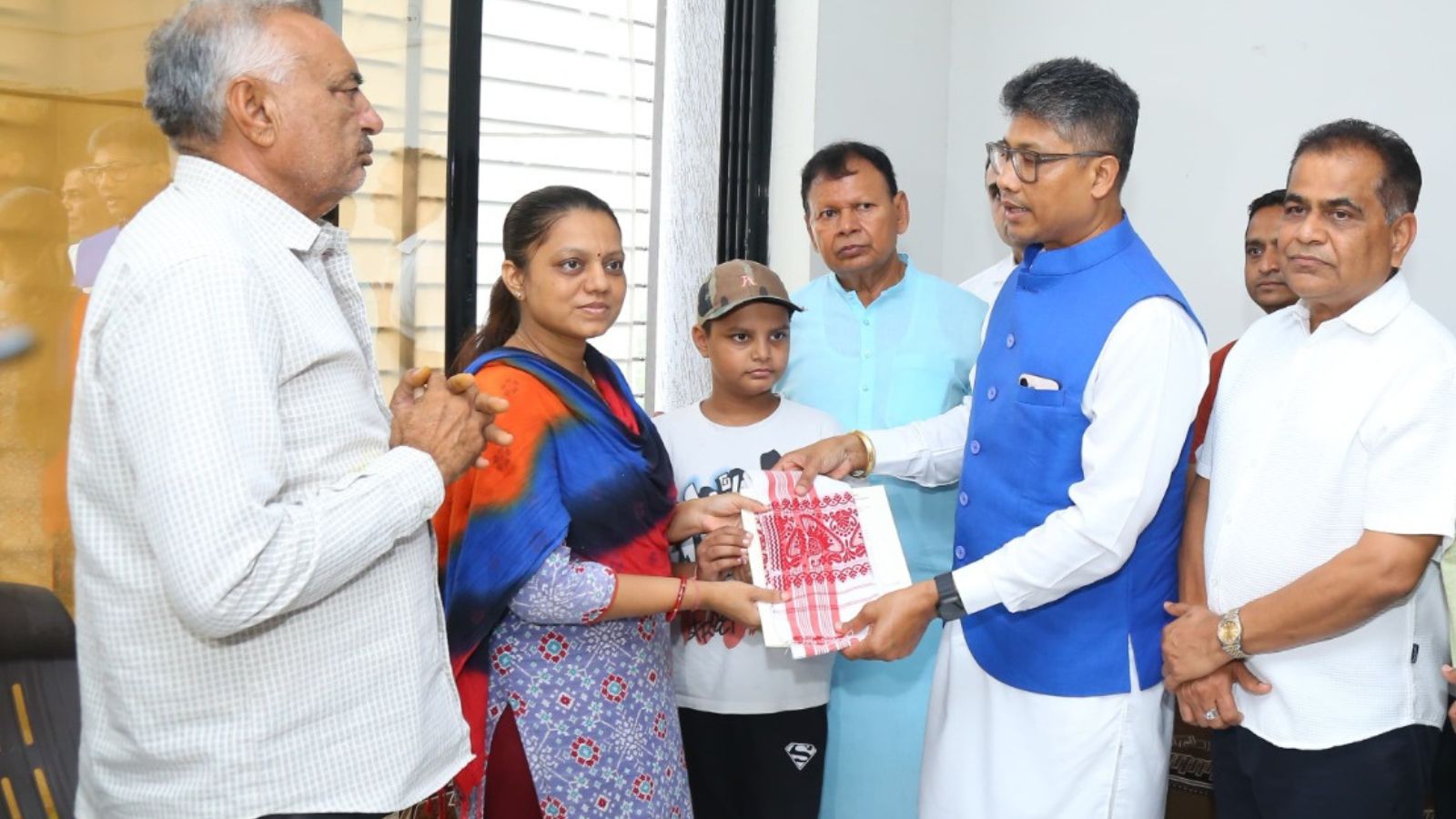 Assam minister visits Surat, Bhavnagar; extends financial aid to kin of ...