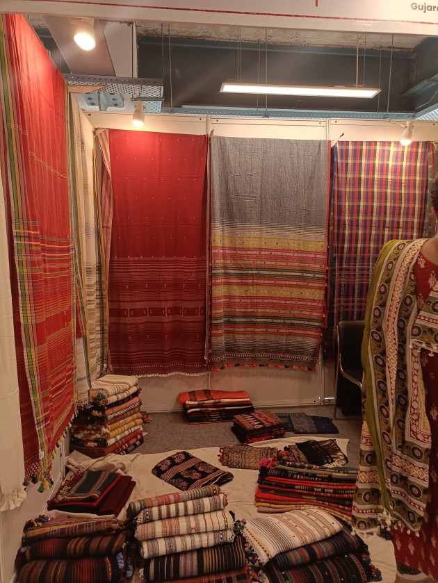 From loom to legacy, bhujodi weavers are preserving the weaving ...