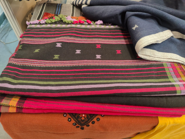 From loom to legacy, bhujodi weavers are preserving the weaving ...