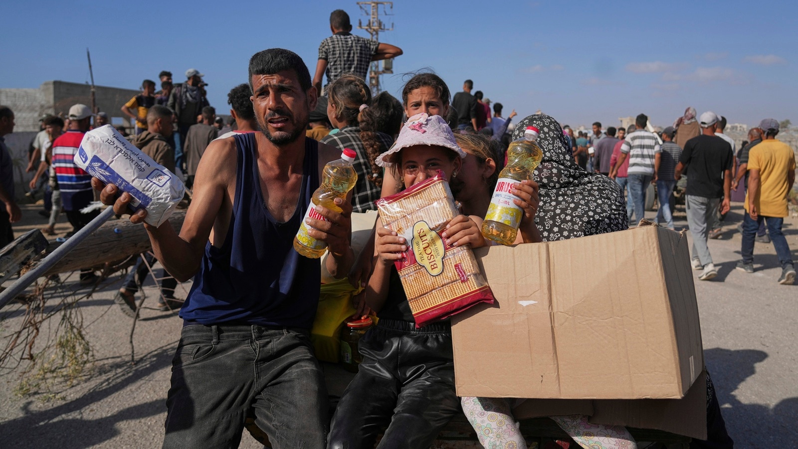 Chaos erupts as crowd overruns US-backed aid distribution centre in ...
