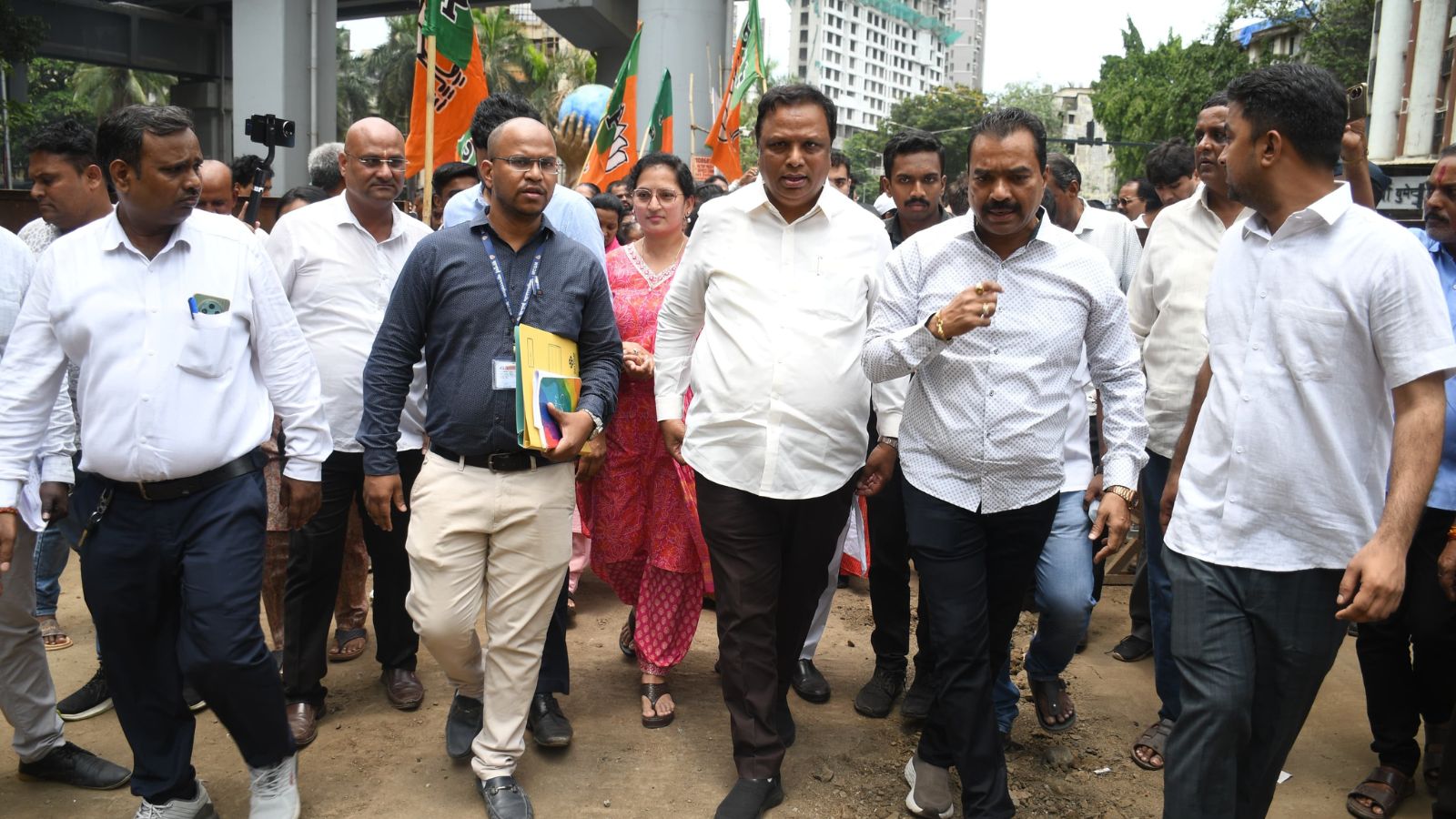 Complete all dug up roads in Mumbai by May 31: Ashish Shelar to BMC ...