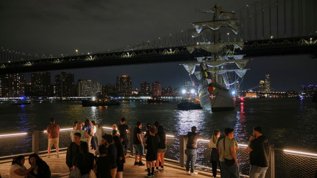 Watch: Moment when Mexican Navy’s training ship crashed into Brooklyn ...