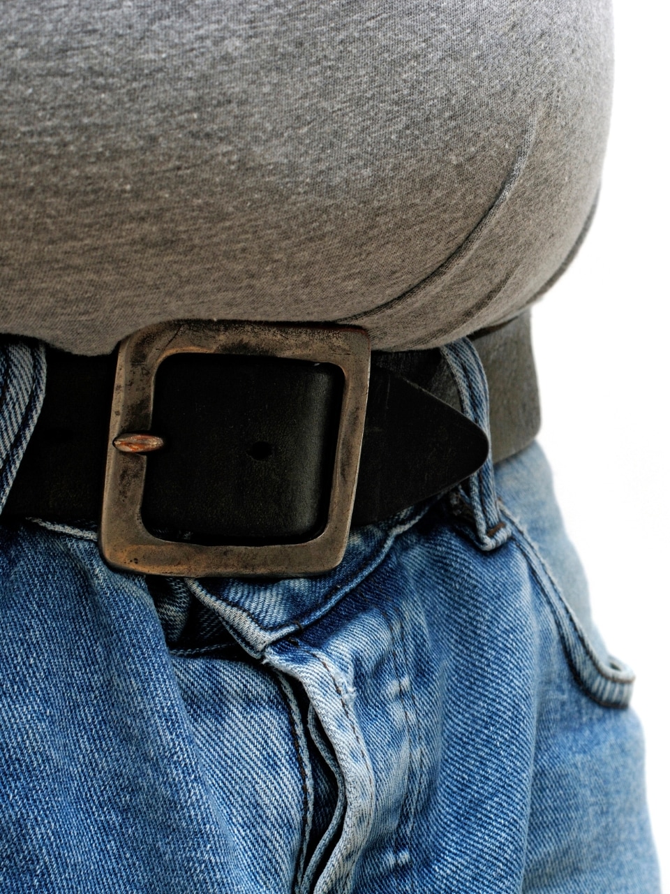 Health risks of tight belts on male fertility and digestion