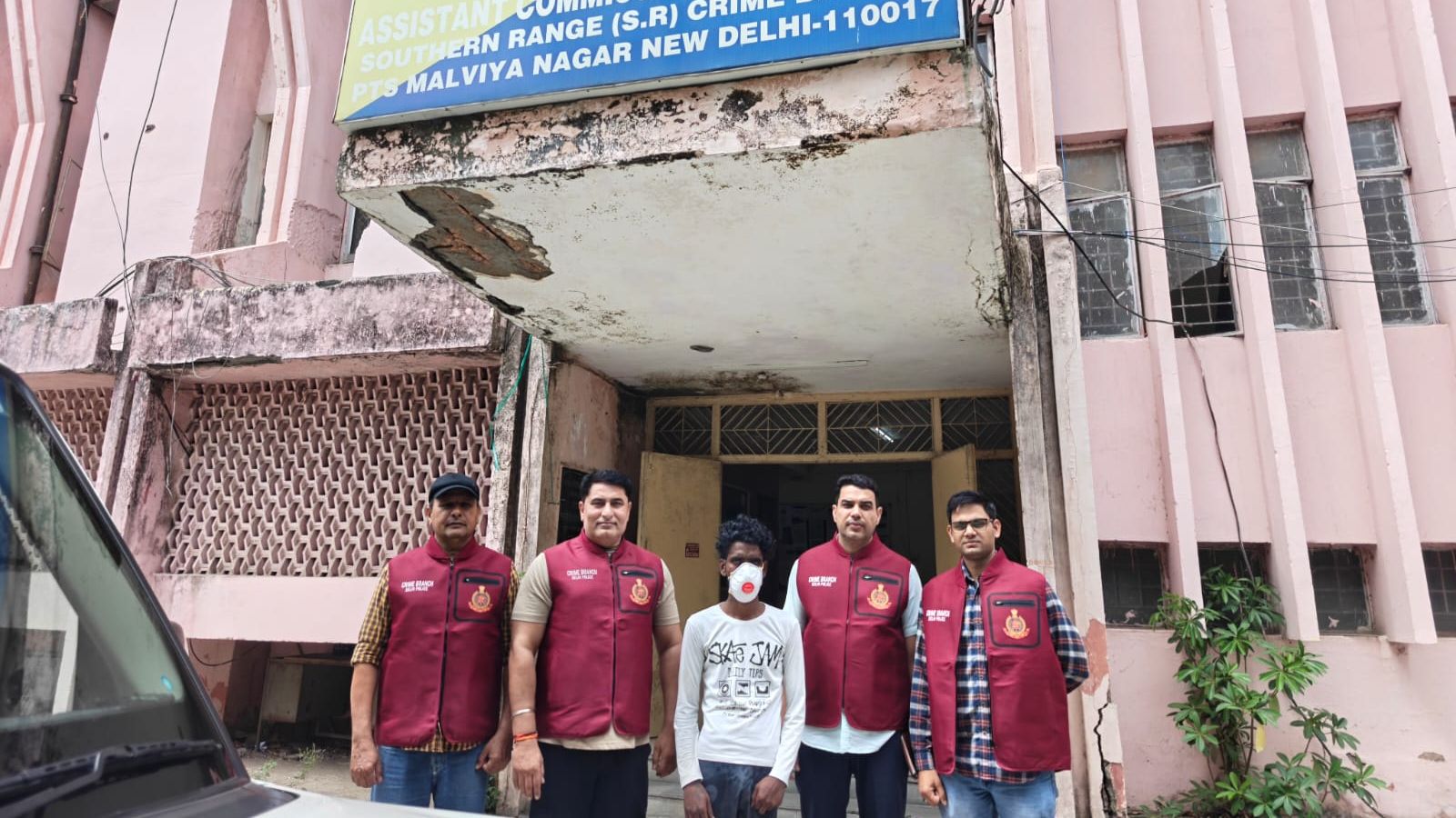 Delhi Police arrest key member of Thak-Thak gang on run for over 5 ...