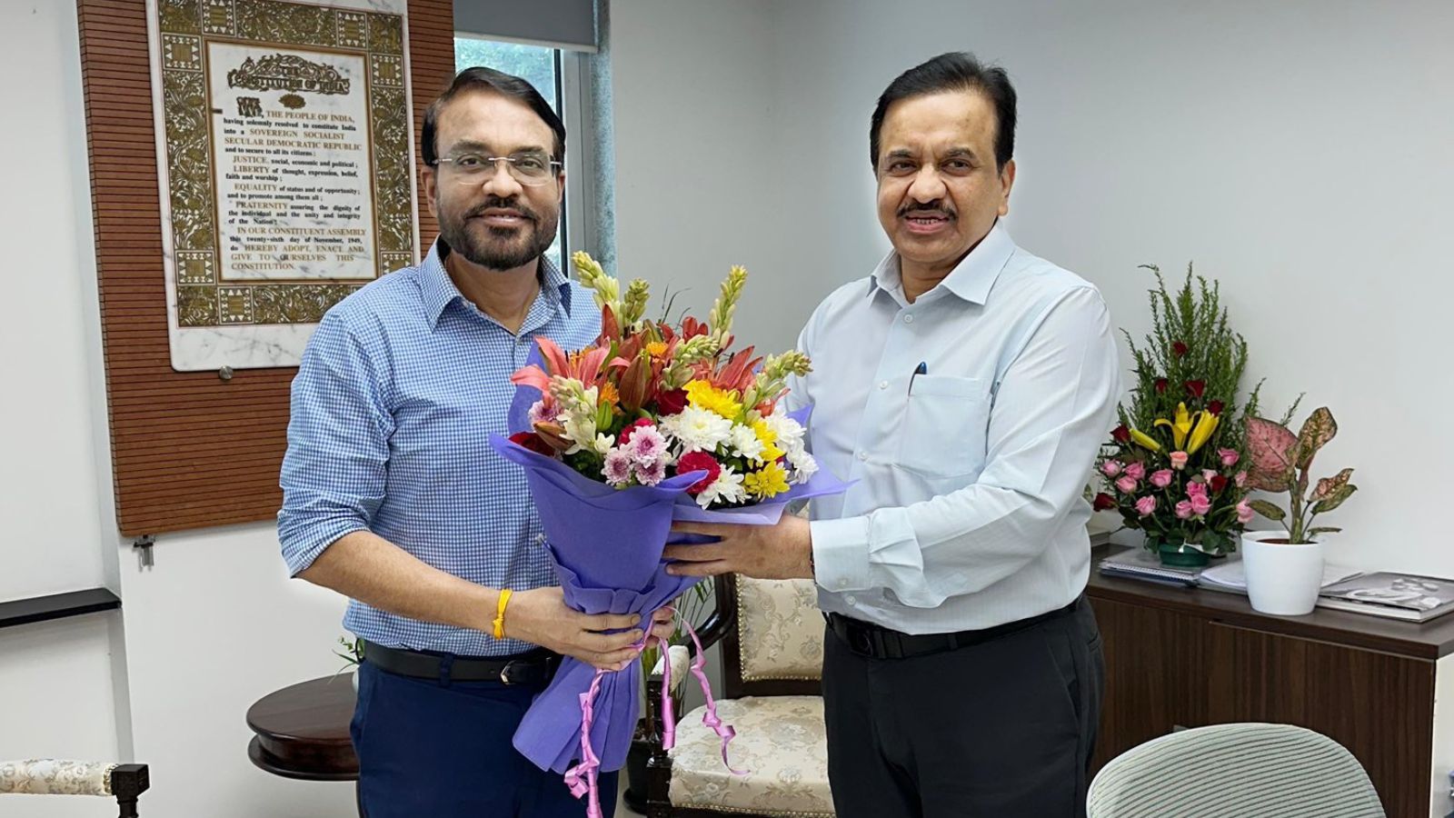 IAS Rajesh Kumar takes charge as Maharashtra chief secretary | Mumbai ...