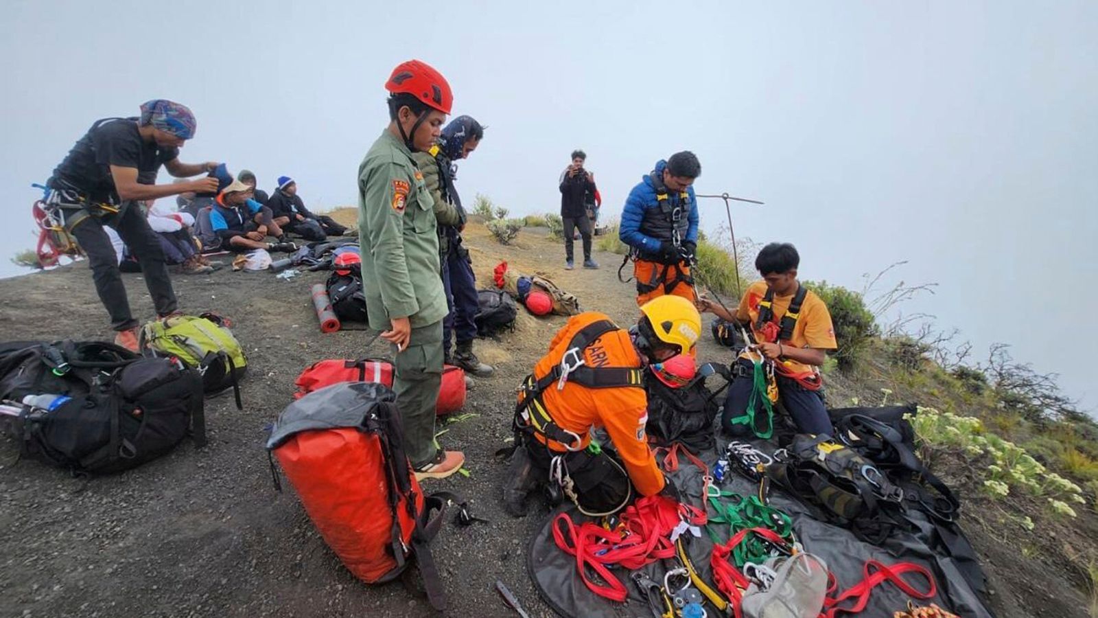 Juliana Marins vanished on a volcano, what rescuers found 4 days later ...