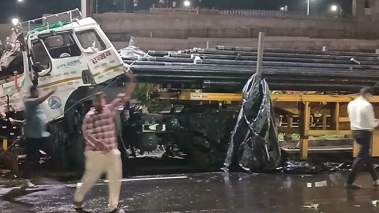 Chandni Chowk accident: Deceased trailer driver booked for negligent ...