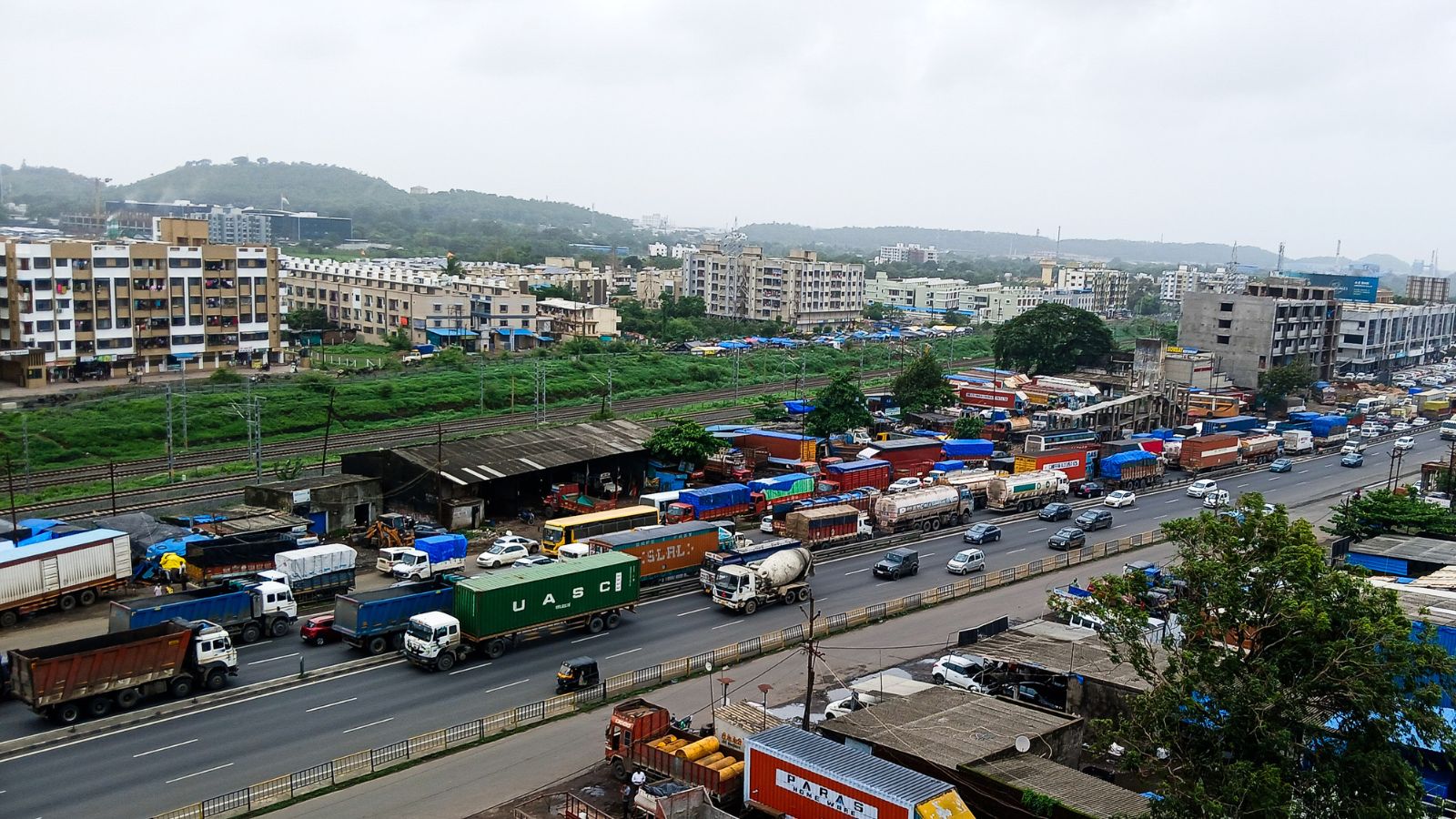 15-km traffic jam, over 24 hours, on Ahmedabad-Mumbai highway