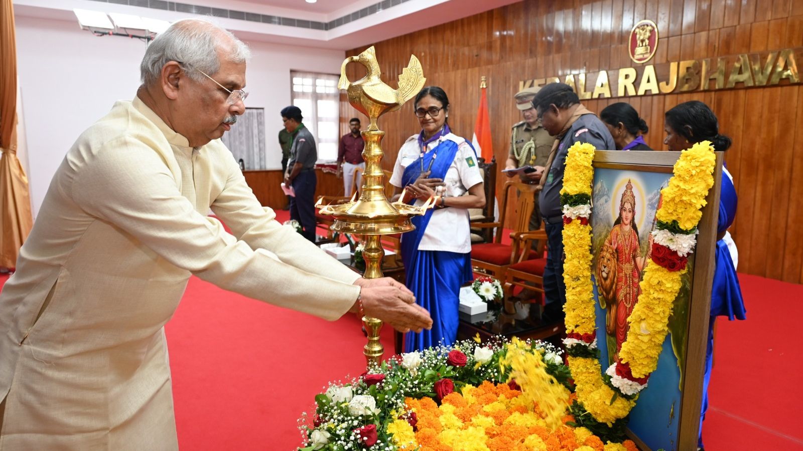 Amid ‘Bharat Mata’ portrait tussle with Governor, Kerala’s Left govt to ...