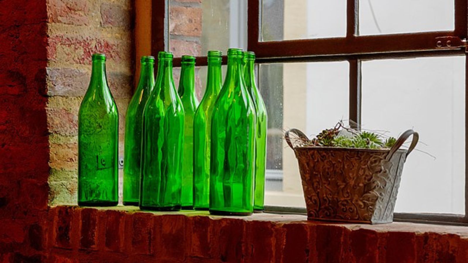 Your glass bottles could have 50 times more microplastics than plastic ...